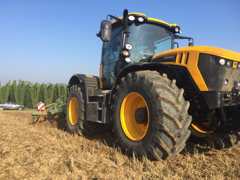 JCB Fastrac 4000 – Jetzt bei uns erhältlich! – Fuß Maschinenbau (WebGrill)